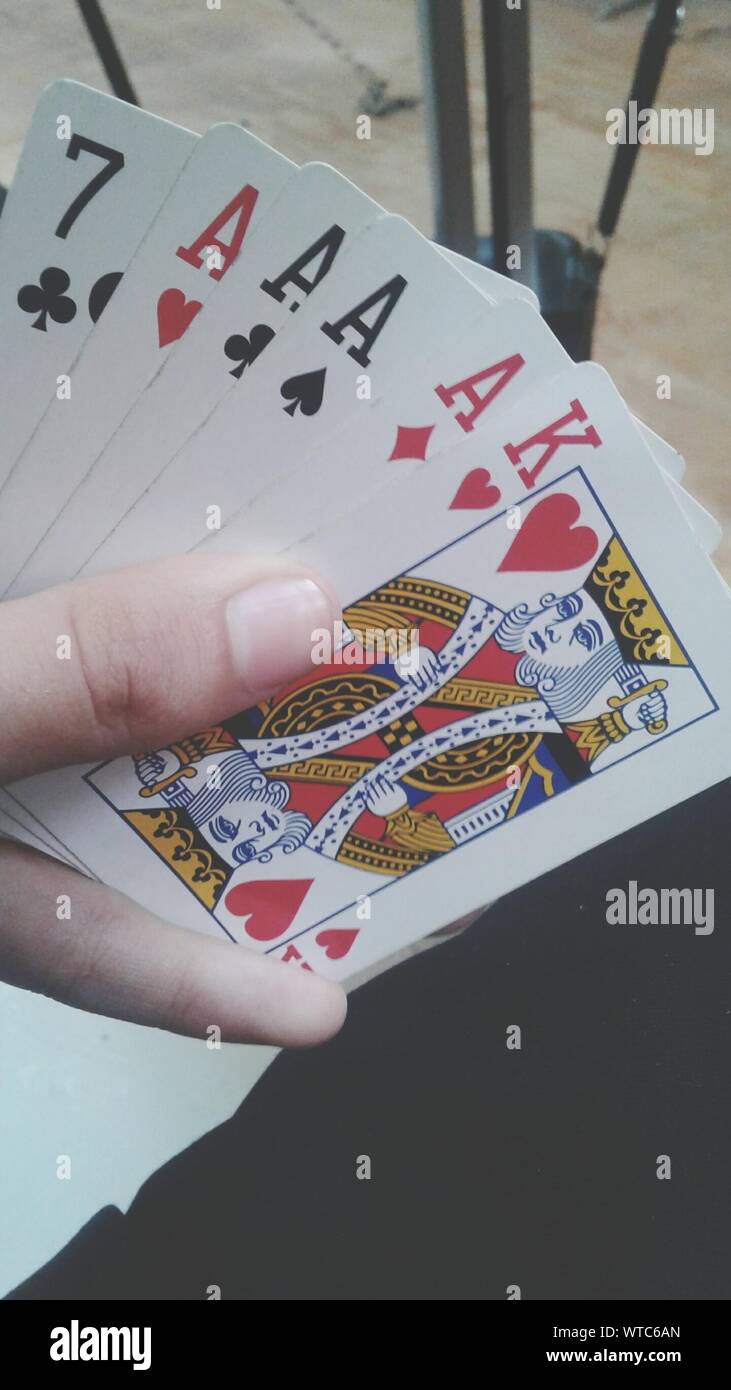Hand of cards hi-res stock photography and images - Alamy