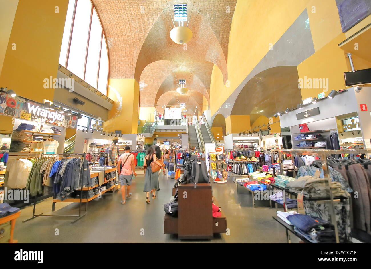 Food court italy hi-res stock photography and images - Alamy