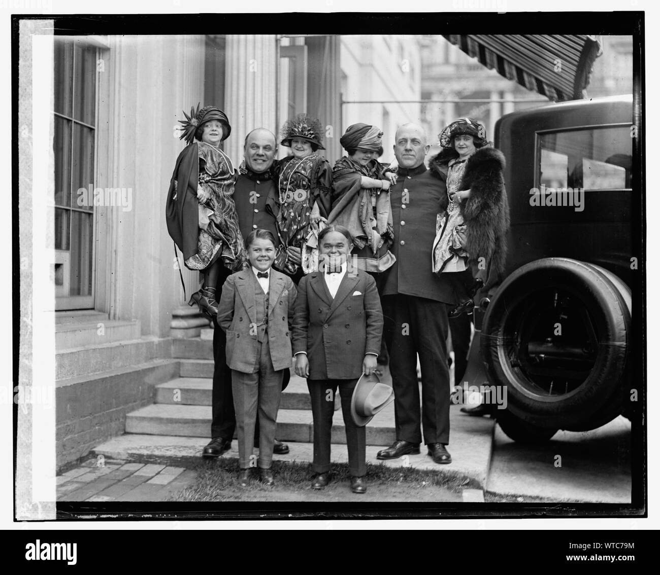 Midgets Black and White Stock Photos & Images - Alamy