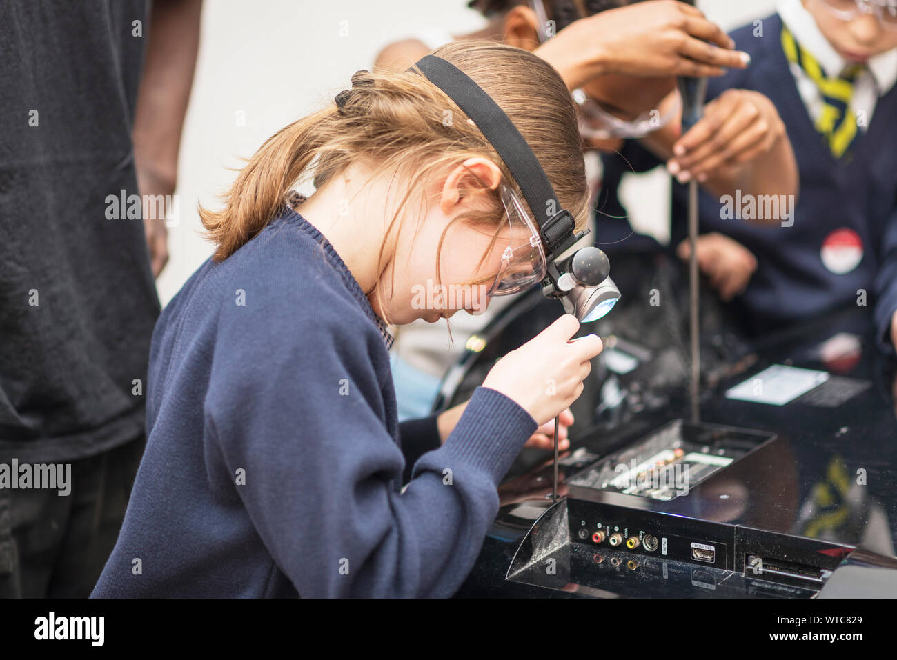 Young school children learning science and technology in STEM programs ...