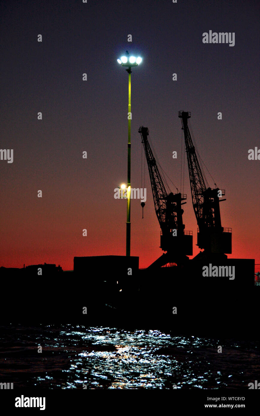 Night cranes hi-res stock photography and images - Alamy