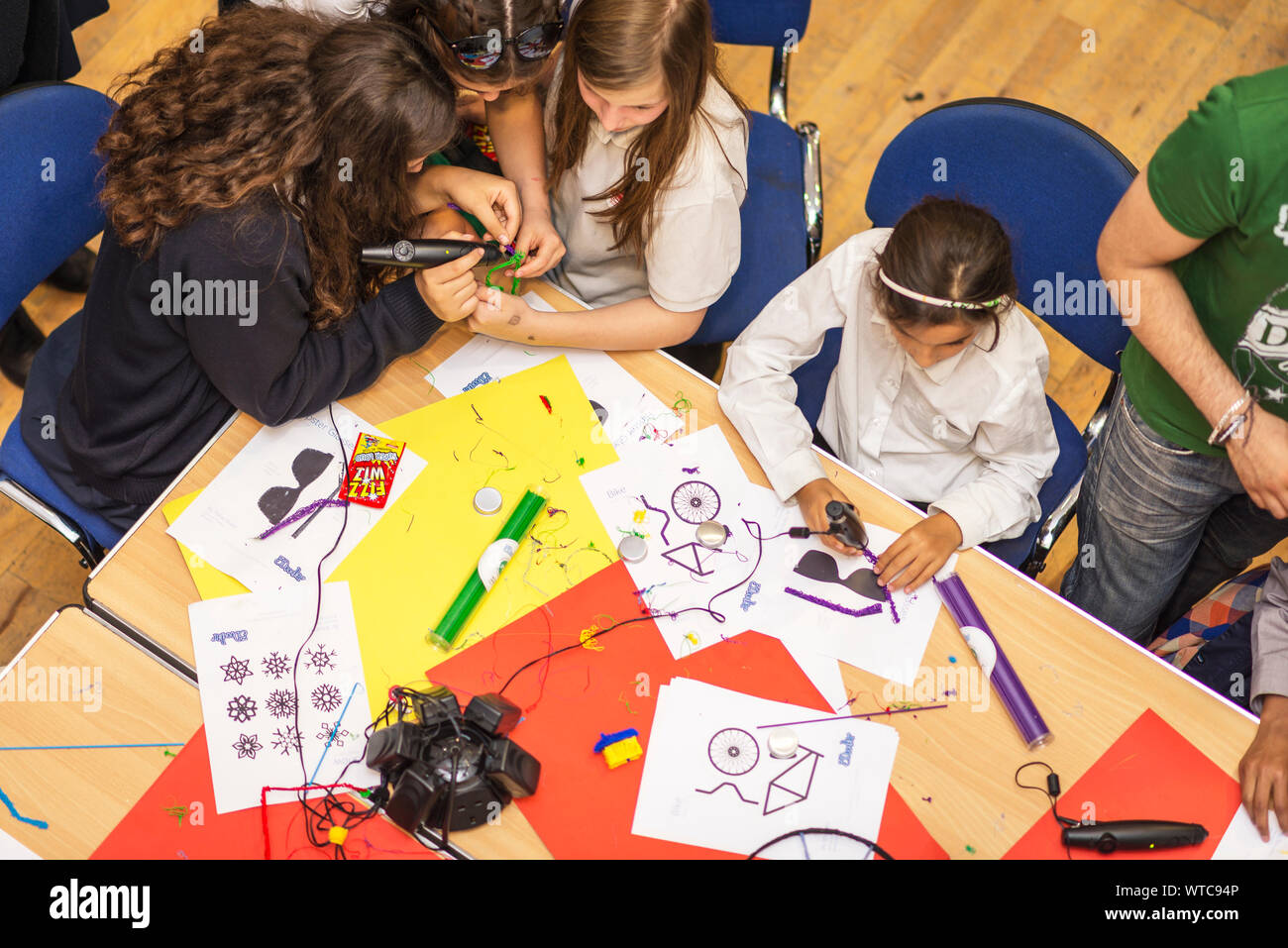 Young school children learning science and technology in STEM programs ...