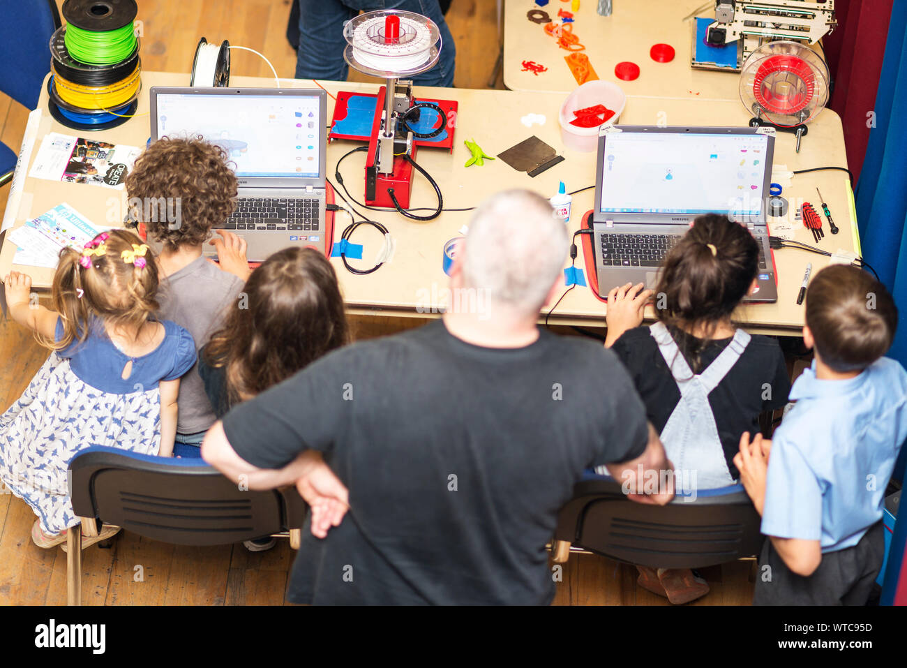 Young school children learning science and technology in STEM programs ...