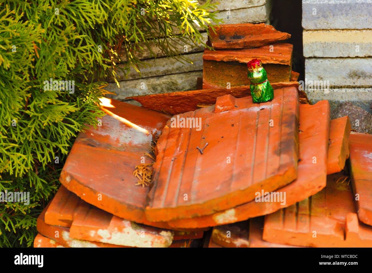 Stack roof hi-res stock photography and images - Alamy