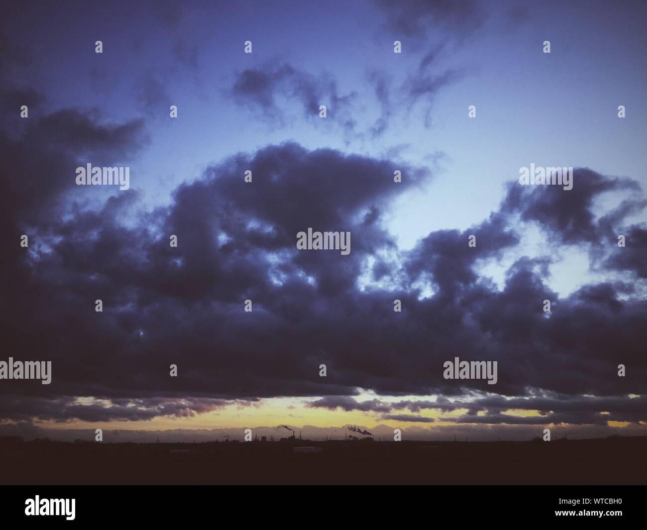 Smoke in road hi-res stock photography and images - Alamy