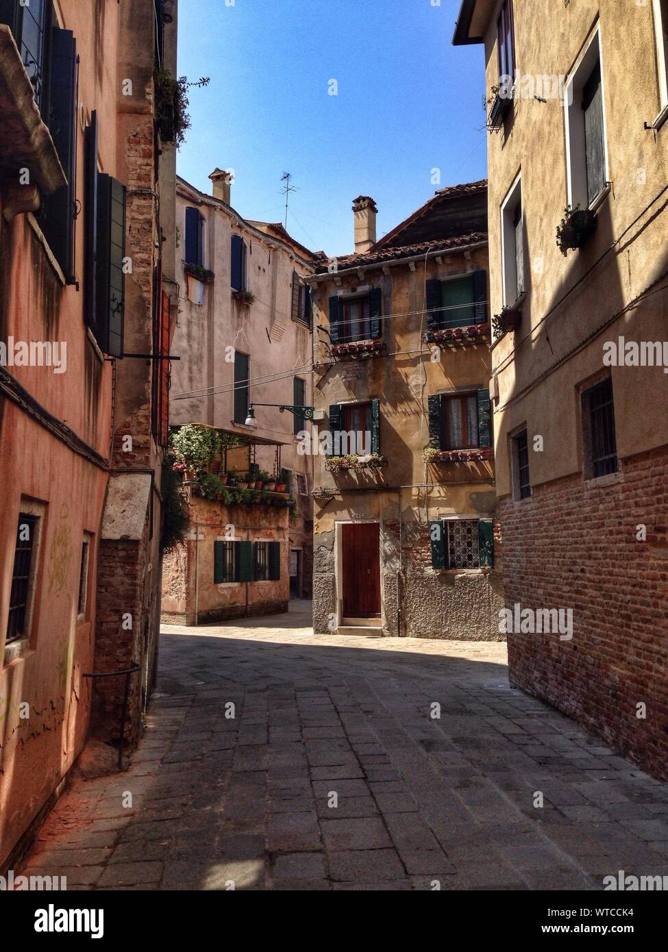 Medieval town scene hi-res stock photography and images - Alamy