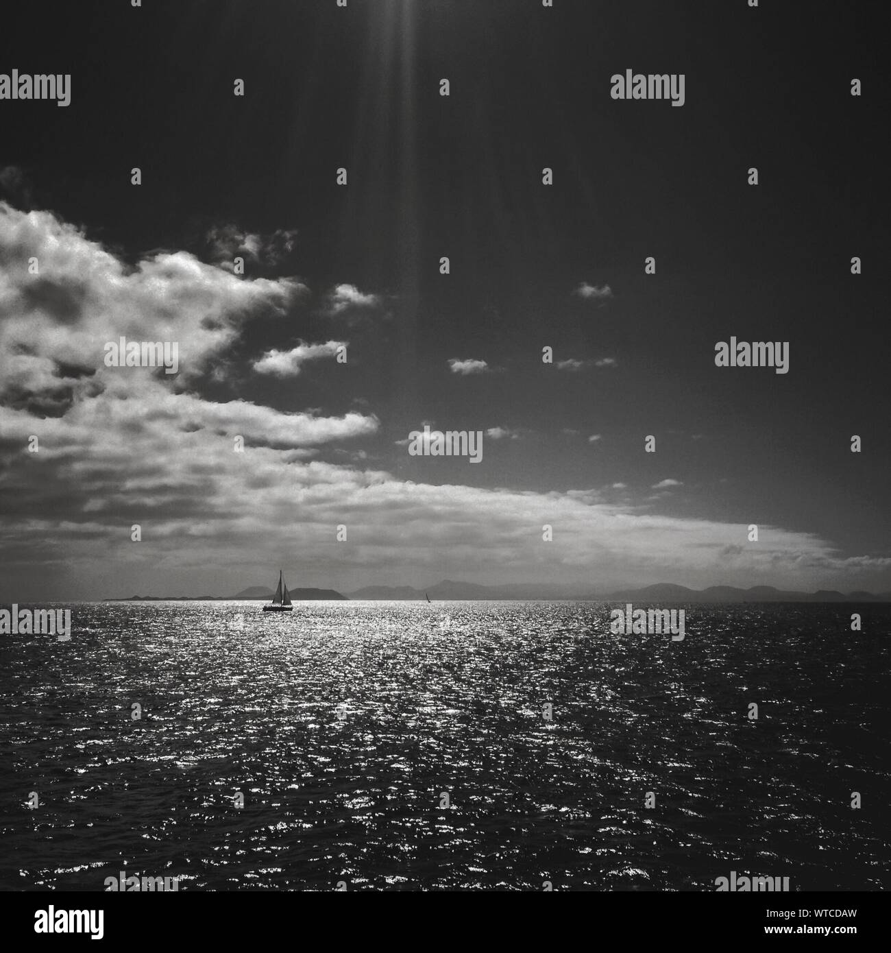 Sun sea boat hi-res stock photography and images - Alamy