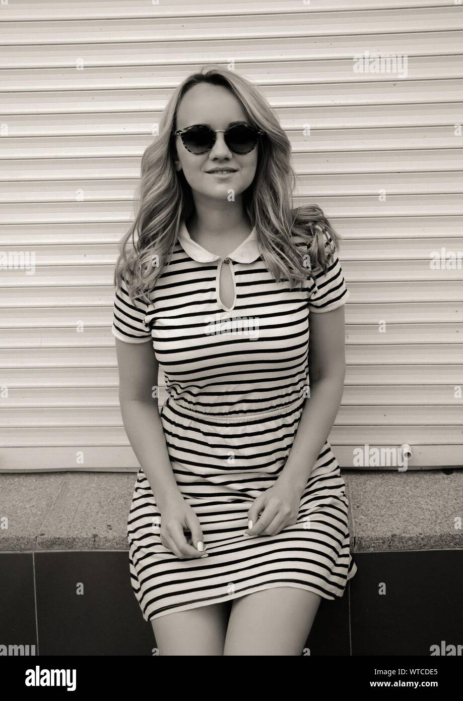 One person shutter shutters hi-res stock photography and images - Alamy