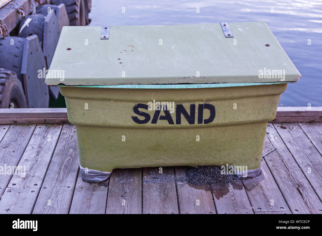 Box with sand hi-res stock photography and images - Alamy