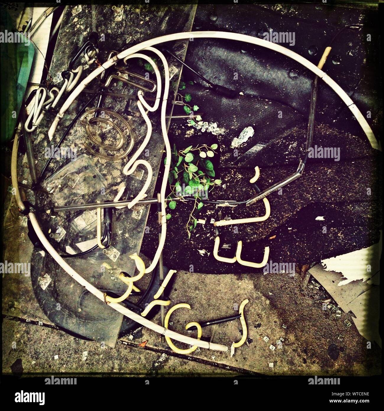 Broken neon hi-res stock photography and images - Alamy