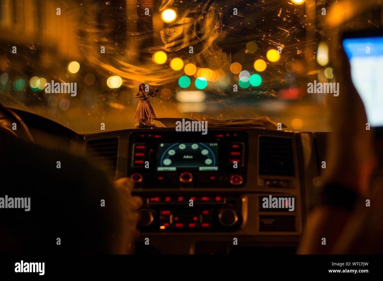 Hula dancer hi-res stock photography and images - Alamy