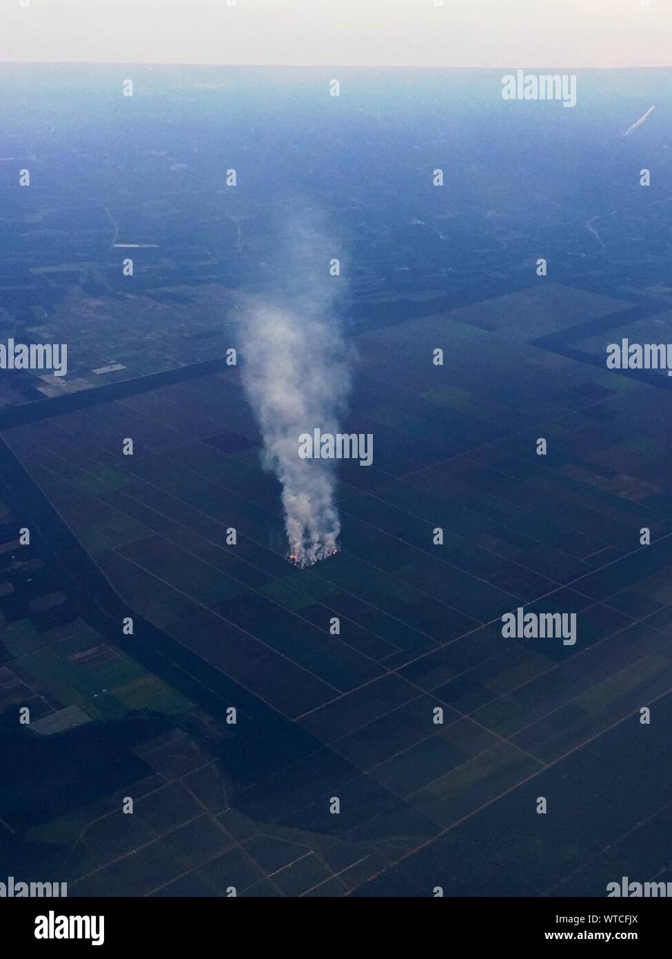 Field fire farm hi-res stock photography and images - Alamy