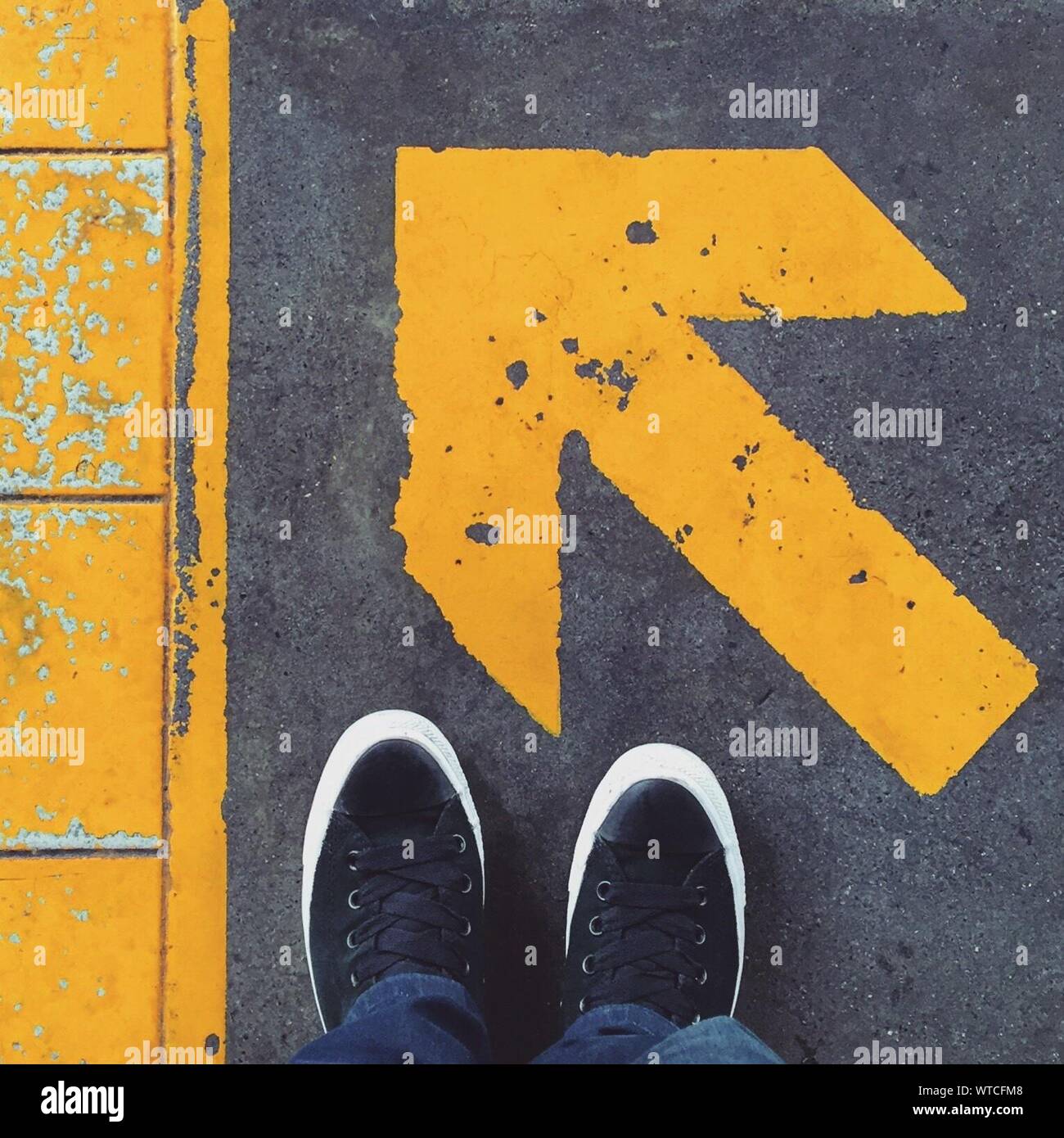 Walkway symbol hi-res stock photography and images - Alamy