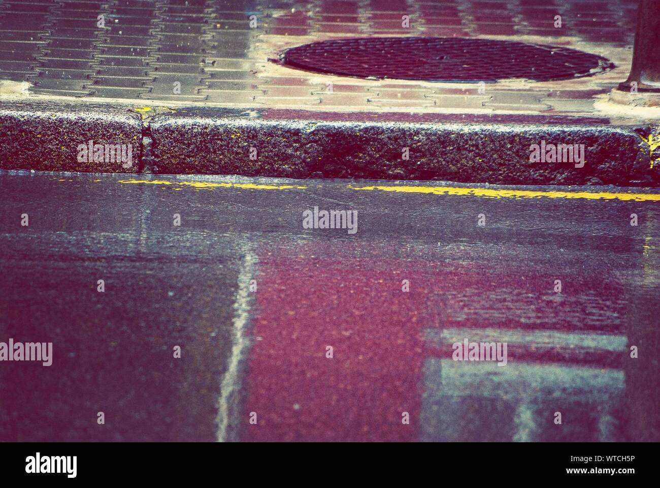 Manhole covering hi-res stock photography and images - Alamy