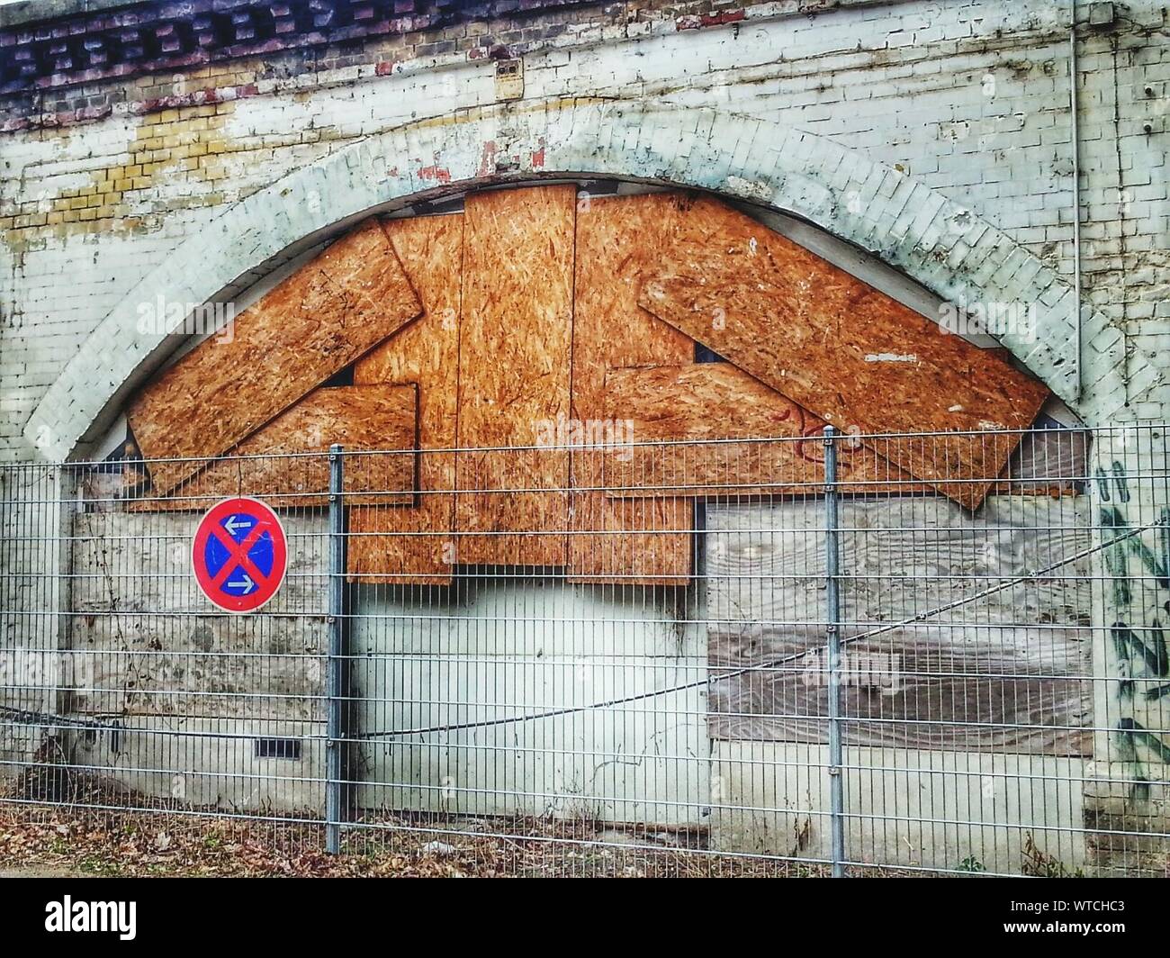 Arch brick hi-res stock photography and images - Alamy