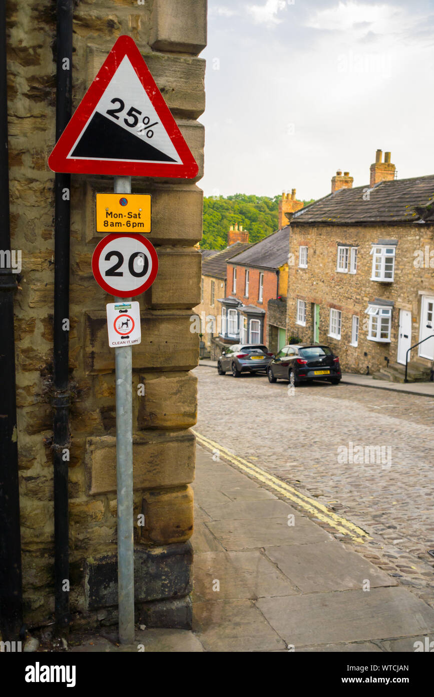 Steep hill uk road sign hi-res stock photography and images - Alamy