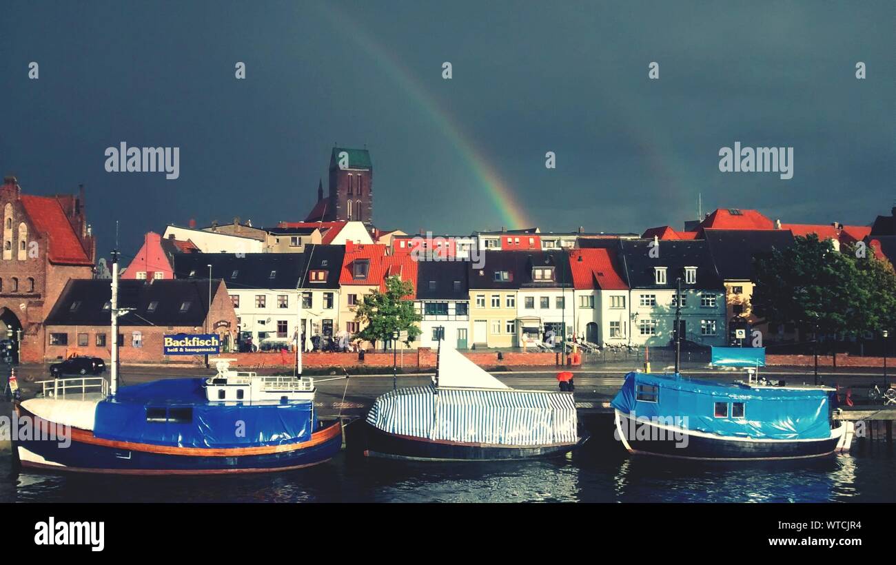 Waterfront town hi-res stock photography and images - Alamy