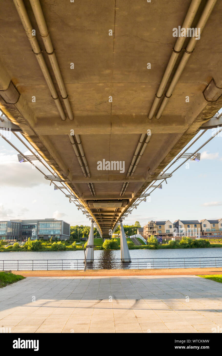 Underside of bridge hi-res stock photography and images - Alamy