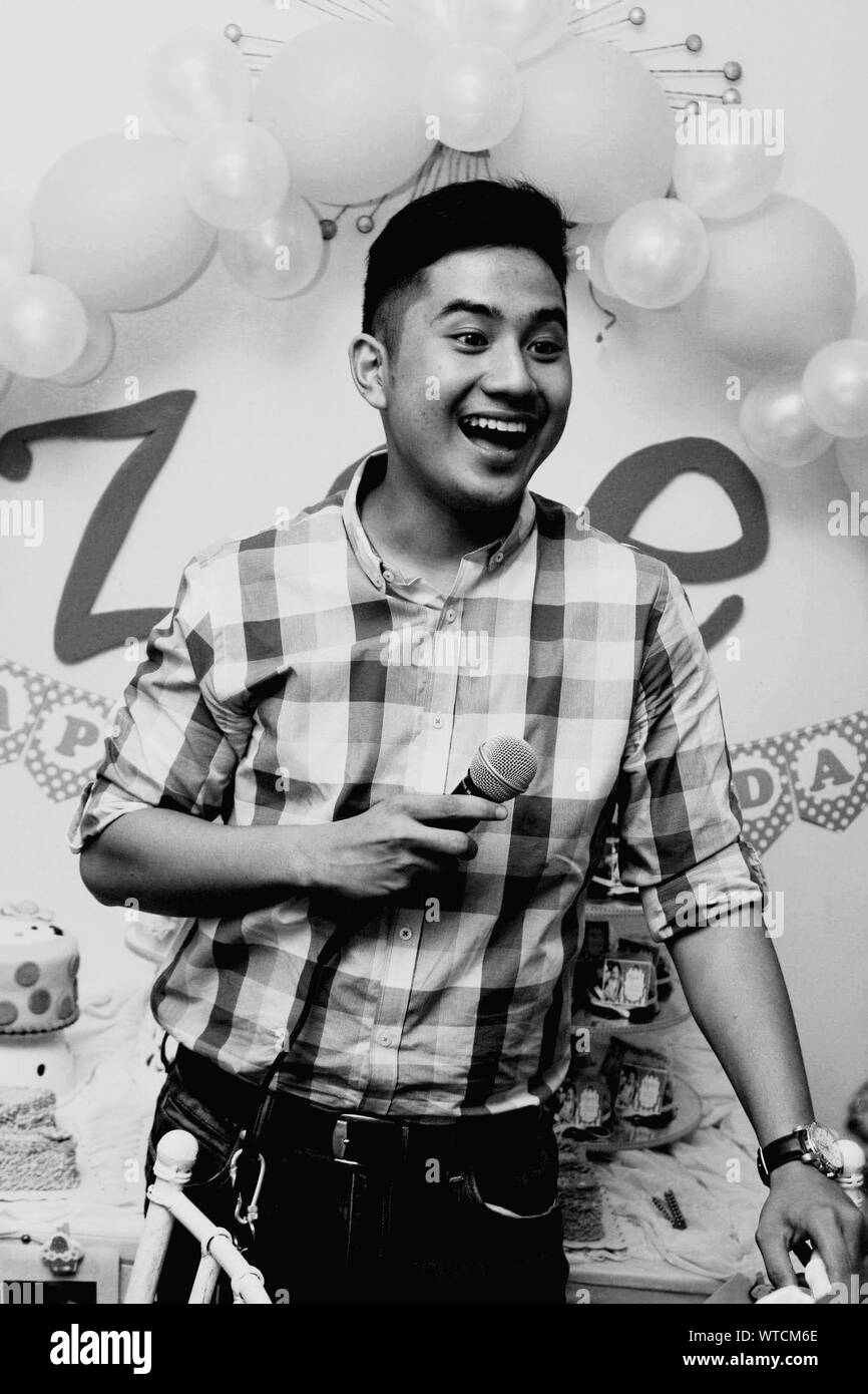 Man surprised three quarter view hi-res stock photography and images ...