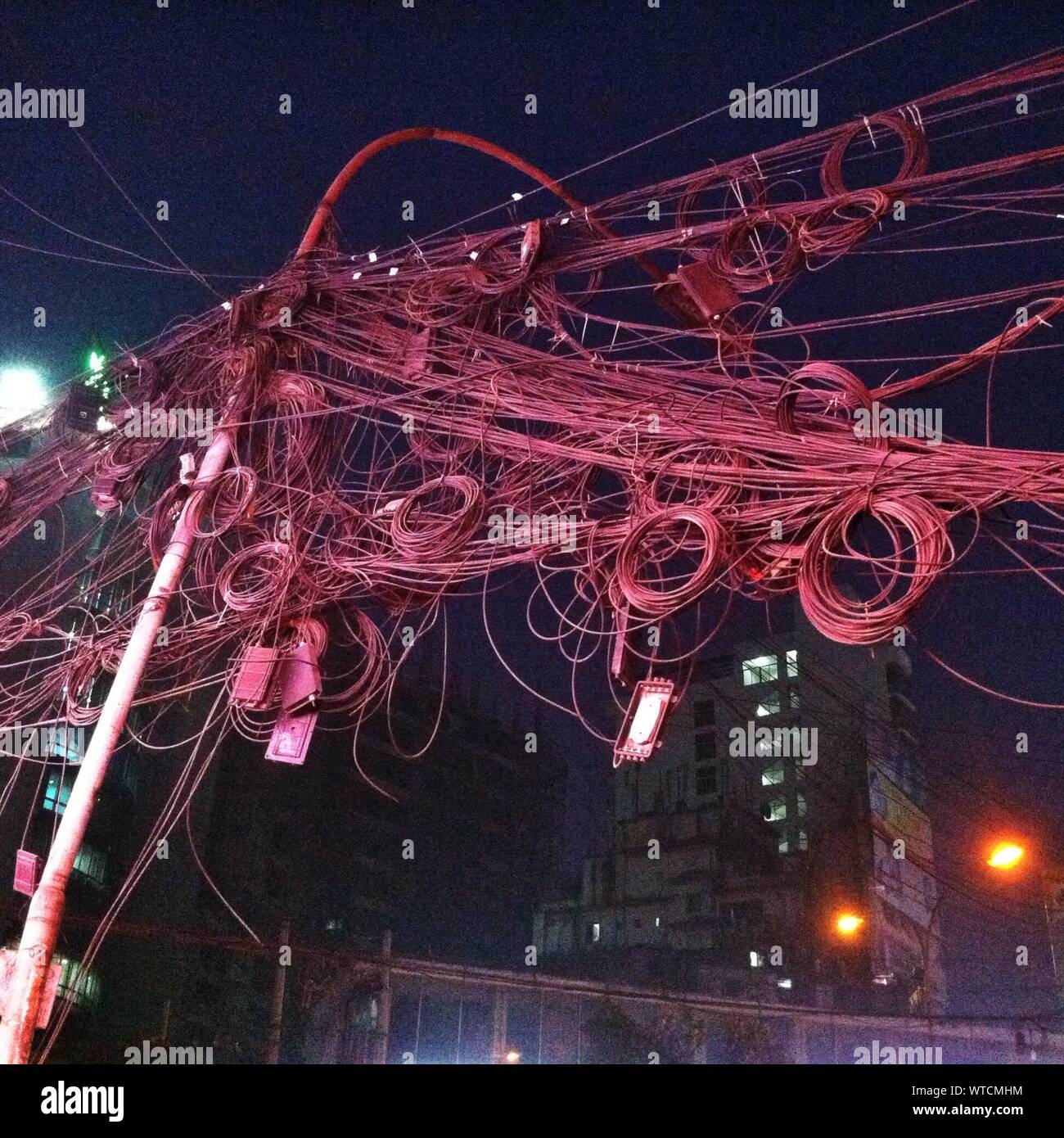 Tangled lines hi-res stock photography and images - Alamy