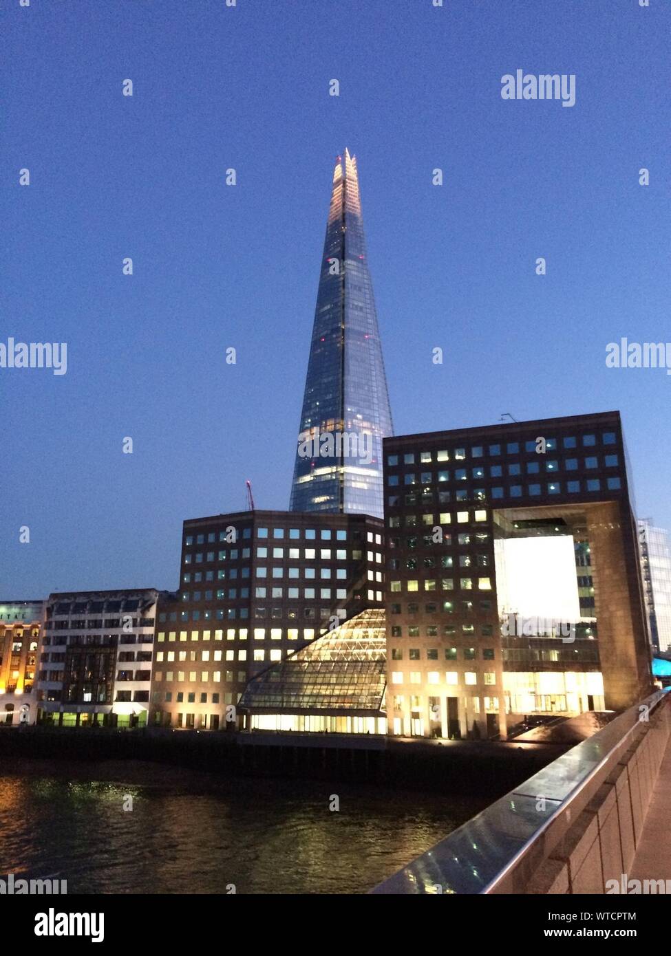 The shard exterior hi-res stock photography and images - Alamy