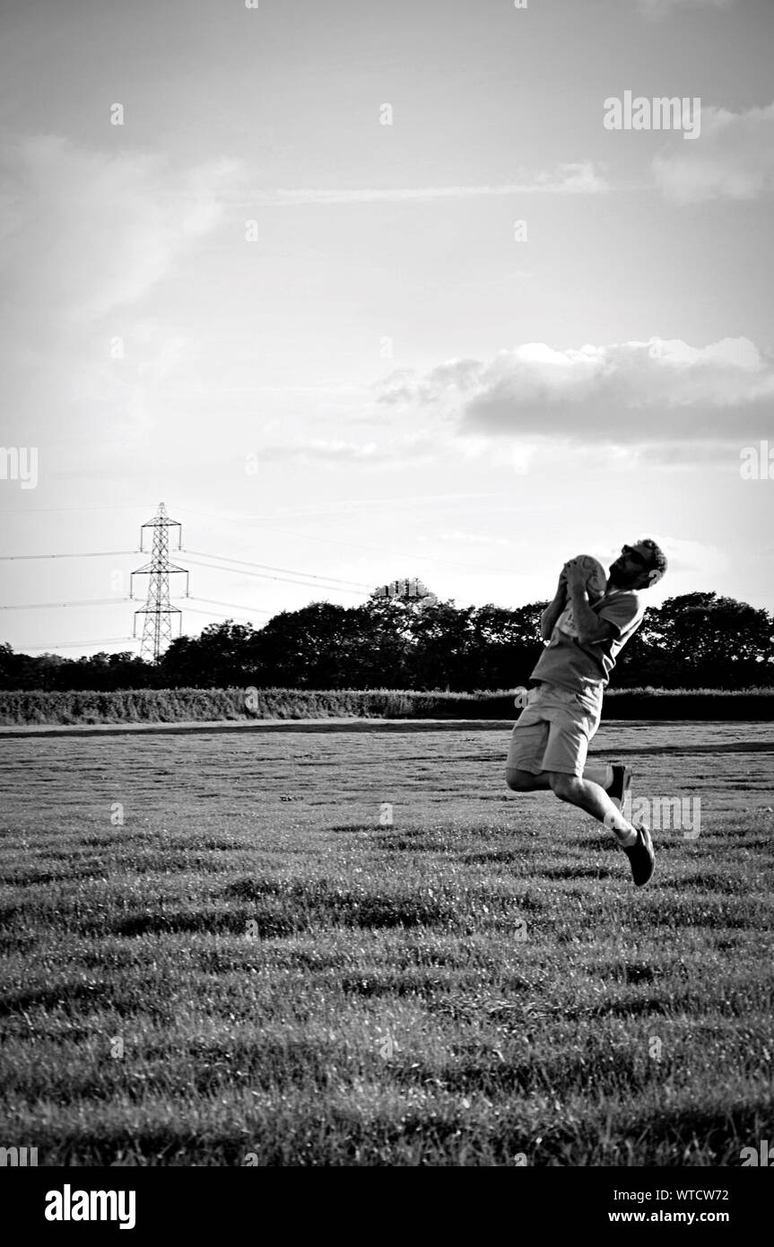 People Playing Rugby High Resolution Stock Photography and Images - Alamy