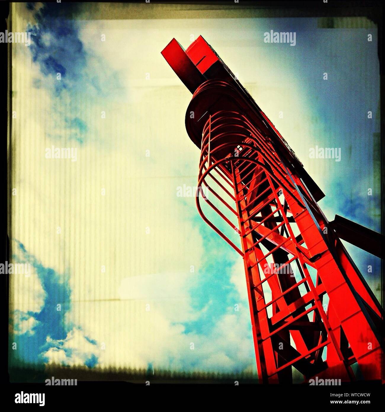 Red tower hi-res stock photography and images - Alamy