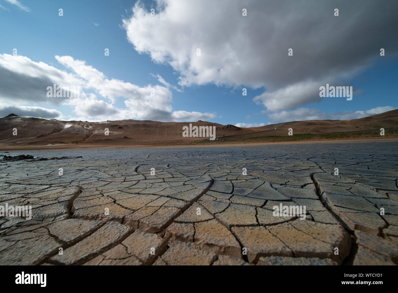 Dried land in the desert. Cracked soil crust Stock Photo - Alamy