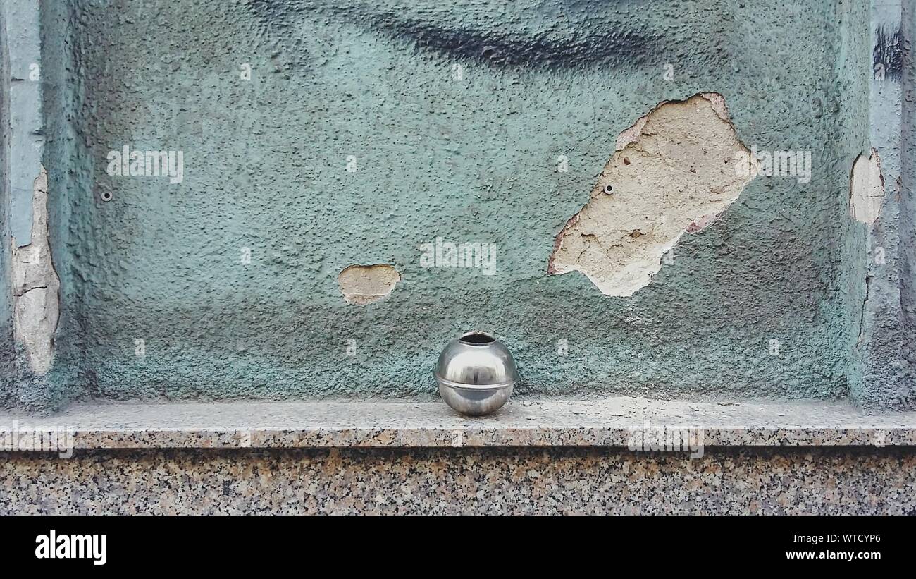 Metal sphere hi-res stock photography and images - Alamy