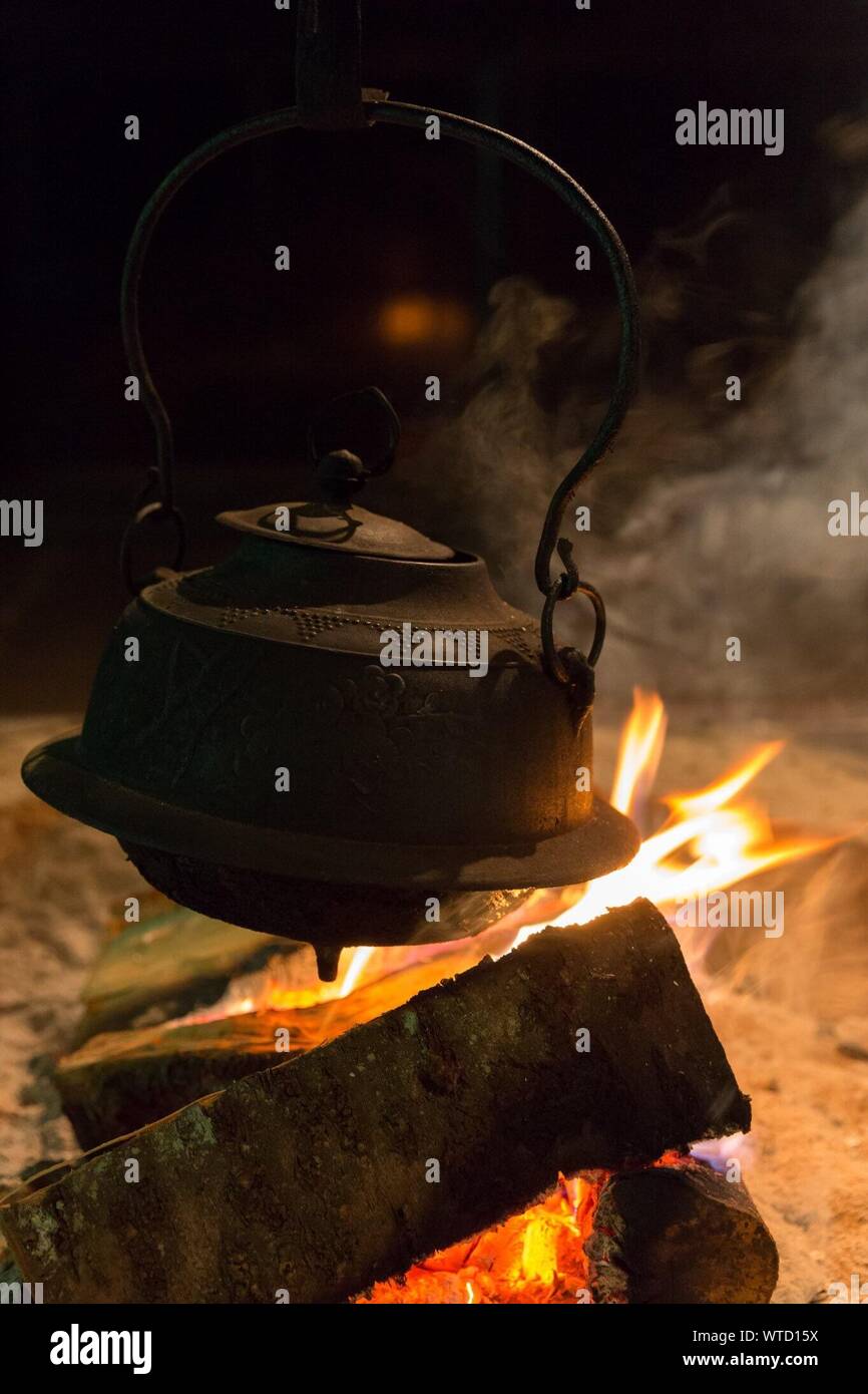 Kettle boiling fire hi-res stock photography and images - Alamy
