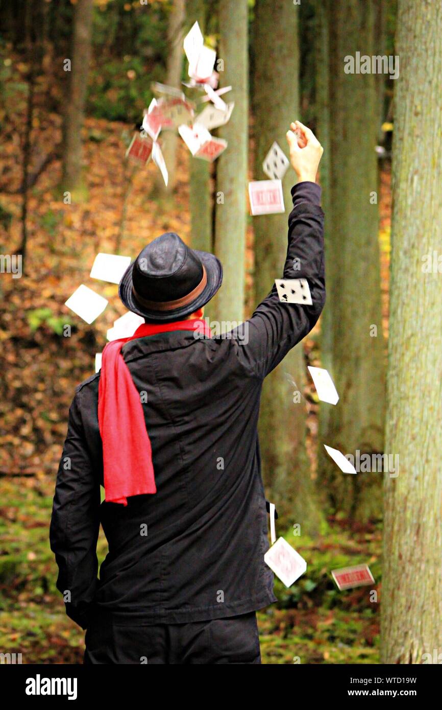 Is throwing objects hi-res stock photography and images - Alamy