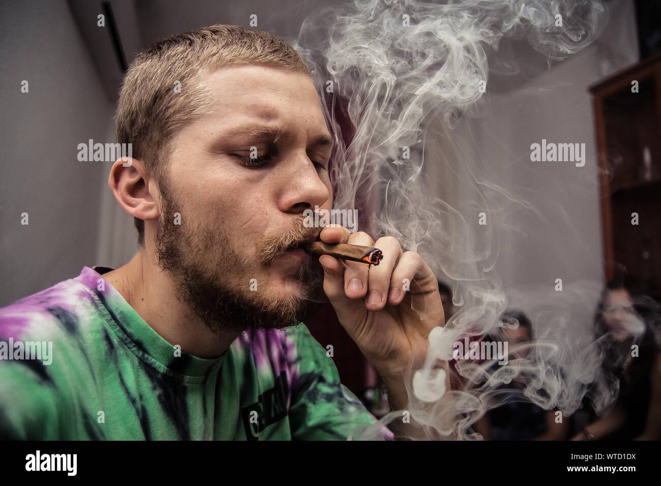 Cannabis smoking joint hi-res stock photography and images - Alamy
