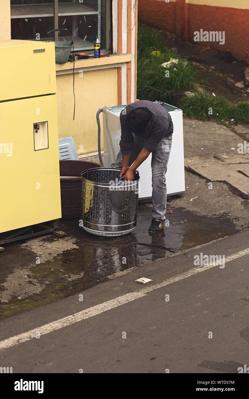 Person in a washing machine hi-res stock photography and images - Alamy