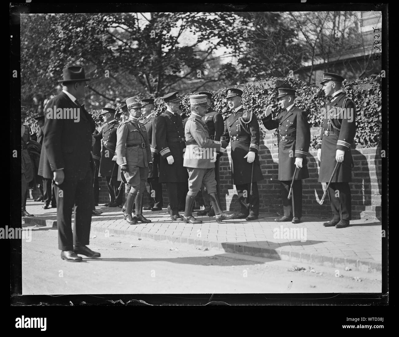 Military command group hi-res stock photography and images - Alamy