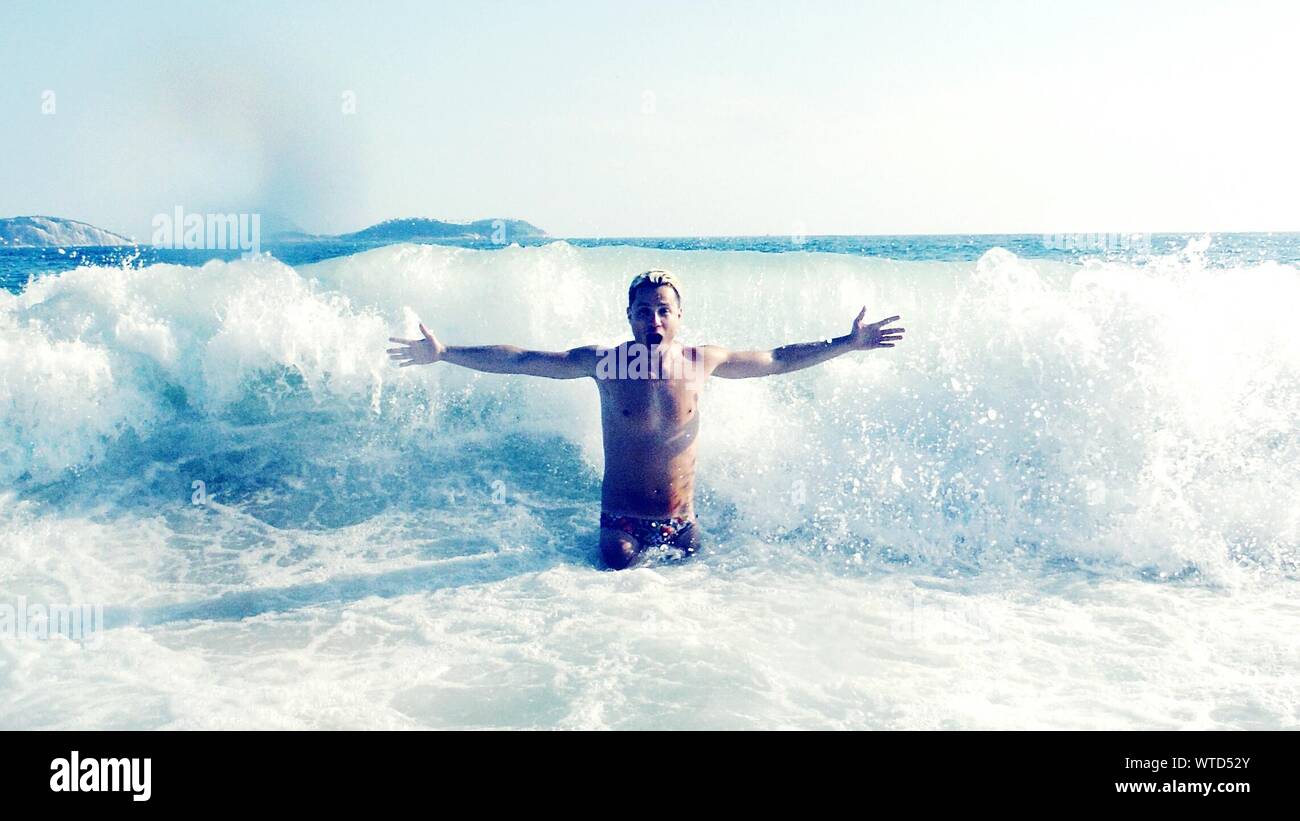 Spread Arms High Resolution Stock Photography and Images - Alamy