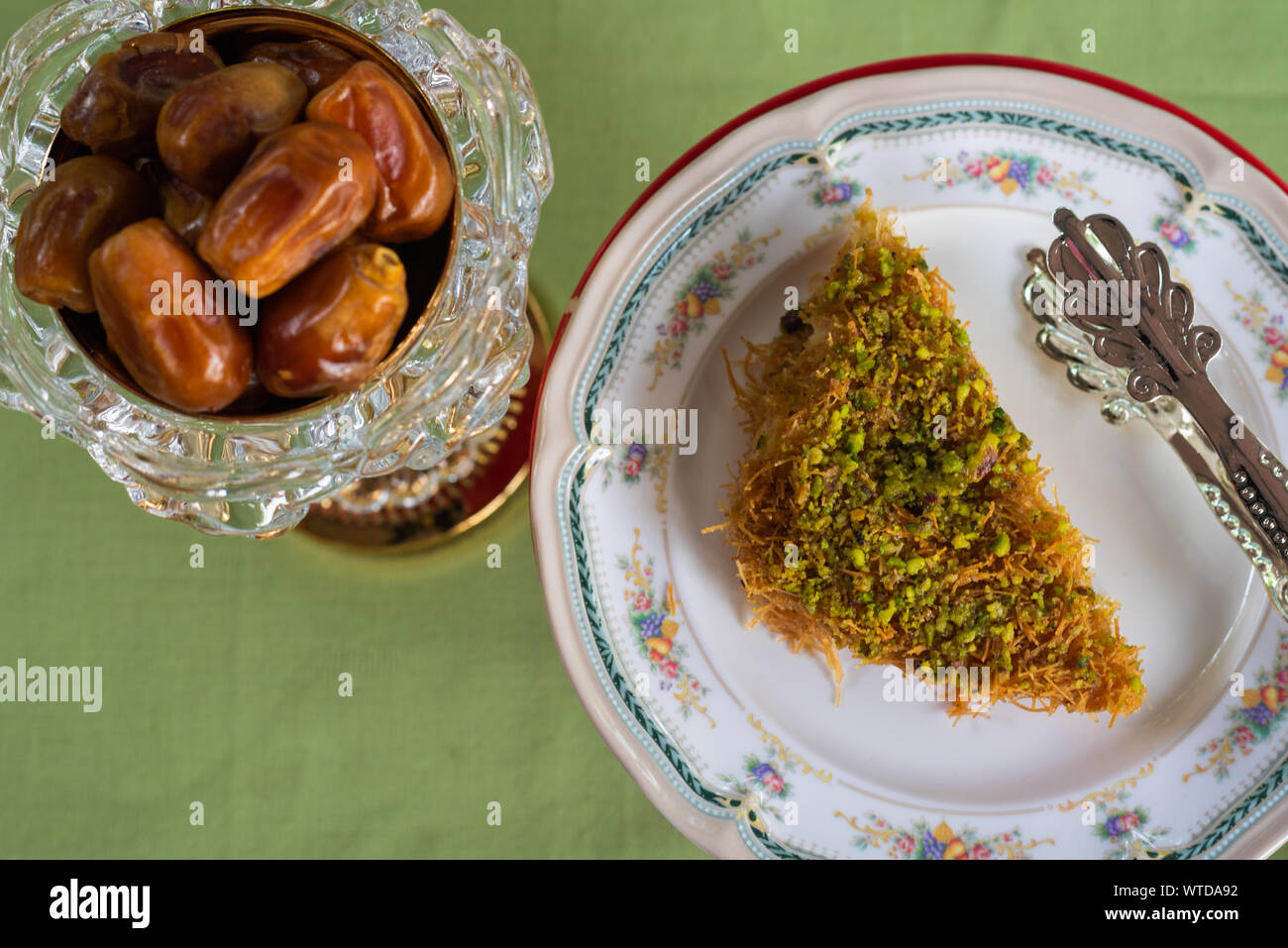 Turkish/Palestinian sweet dish Kunafa Stock Photo - Alamy