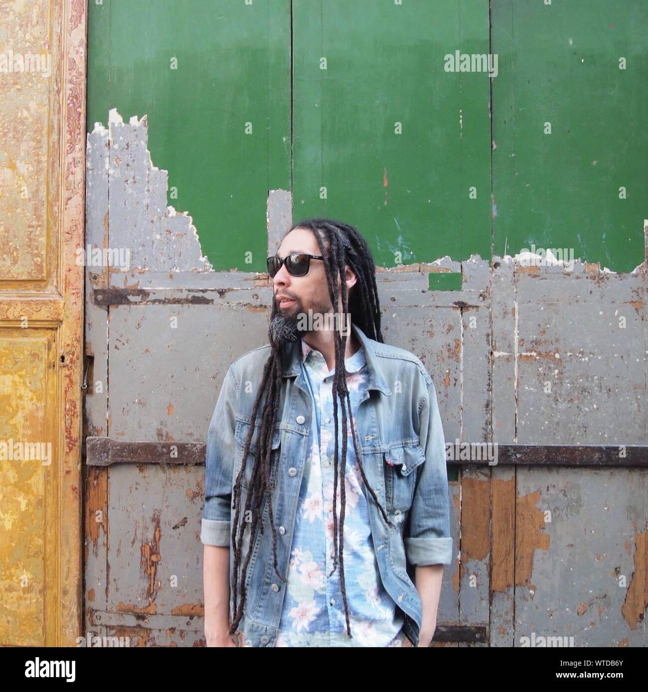 Sunglasses and dreadlocks hi-res stock photography and images - Alamy