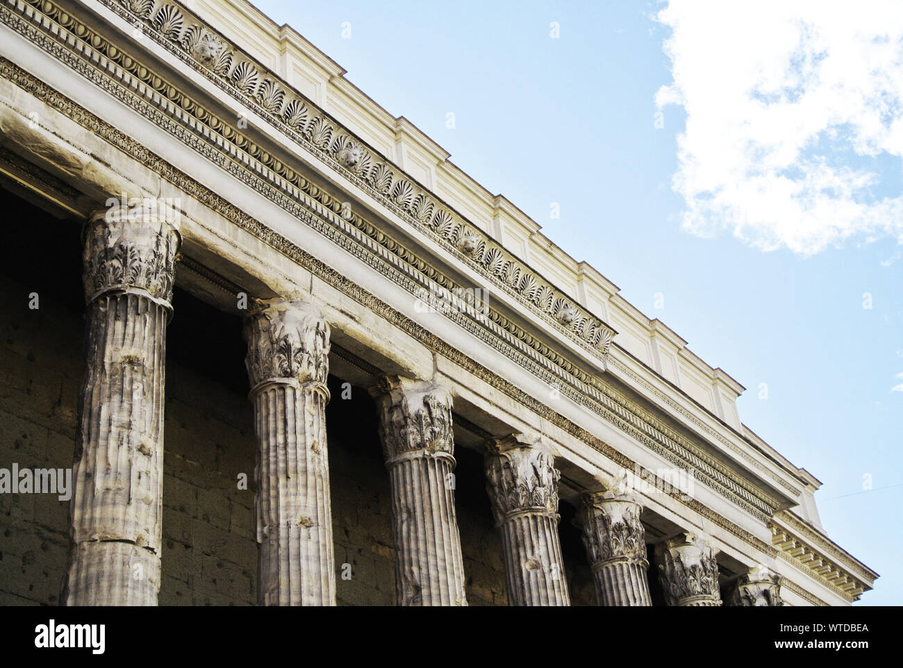Pantheon columns hi-res stock photography and images - Alamy
