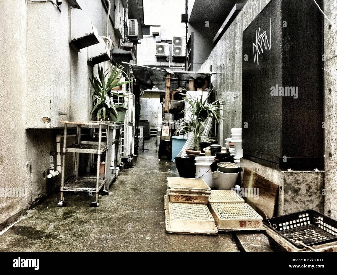 Narrow Walkway Along Buildings Stock Photo - Alamy