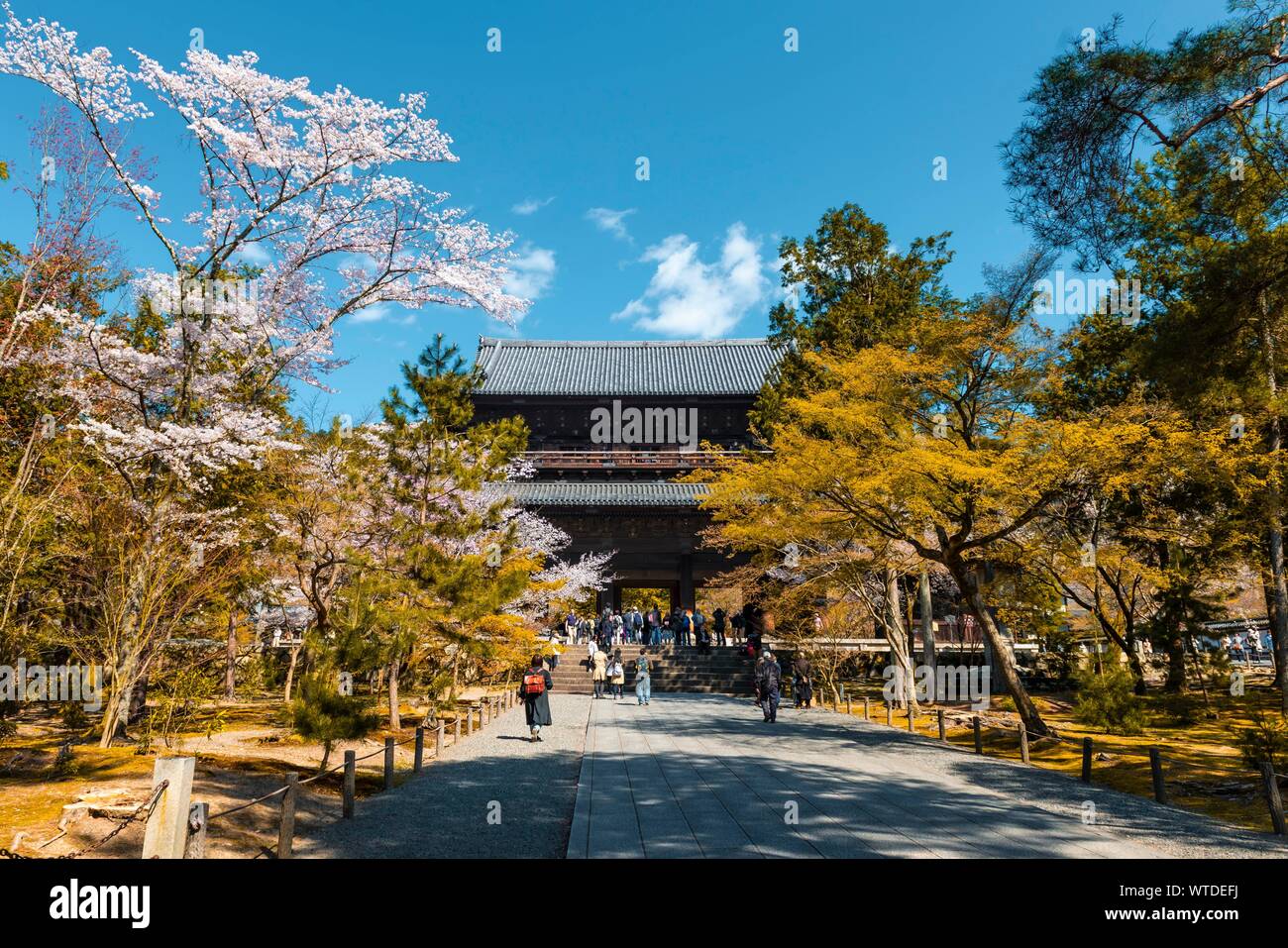 San mon gate nanzenji hi-res stock photography and images - Alamy