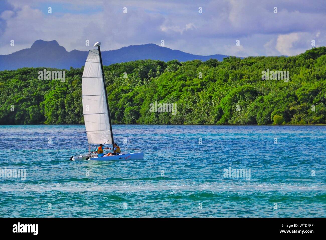 Competitive sailing hi-res stock photography and images - Alamy