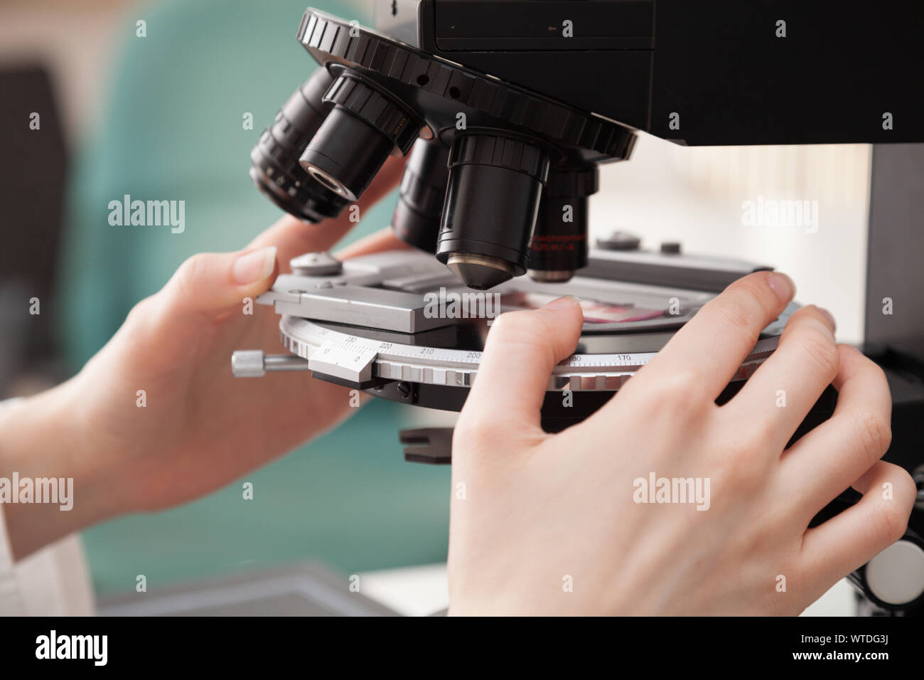 Polarizing microscope hi-res stock photography and images - Alamy