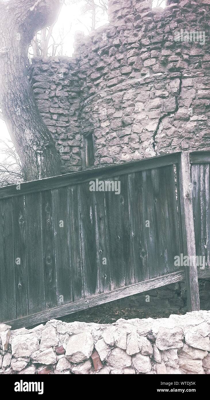 Old fence stone wall hi-res stock photography and images - Alamy