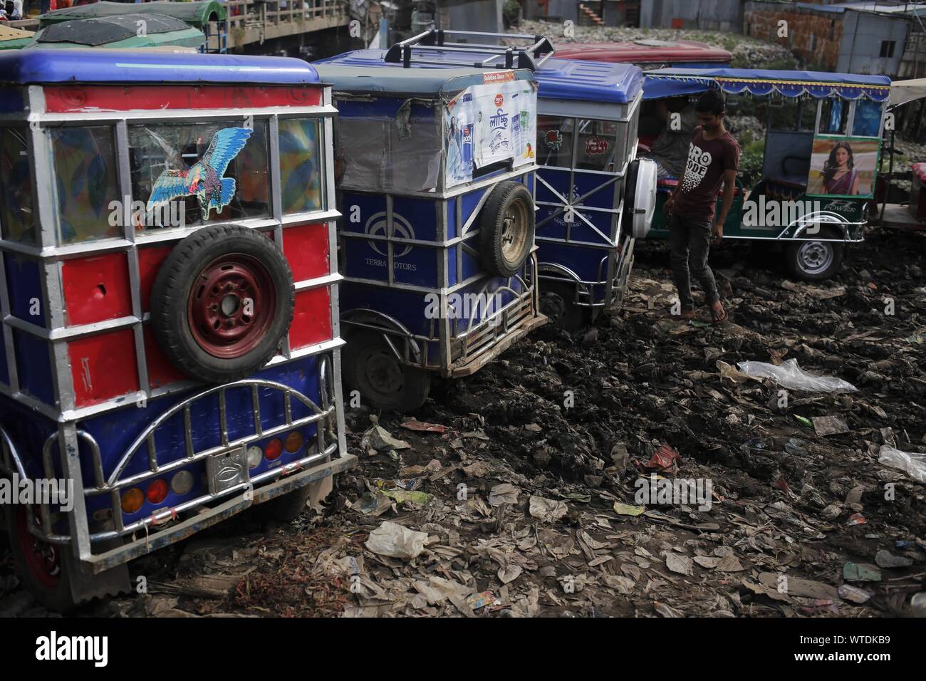 Auto rickshaw in bangladesh hi-res stock photography and images - Alamy
