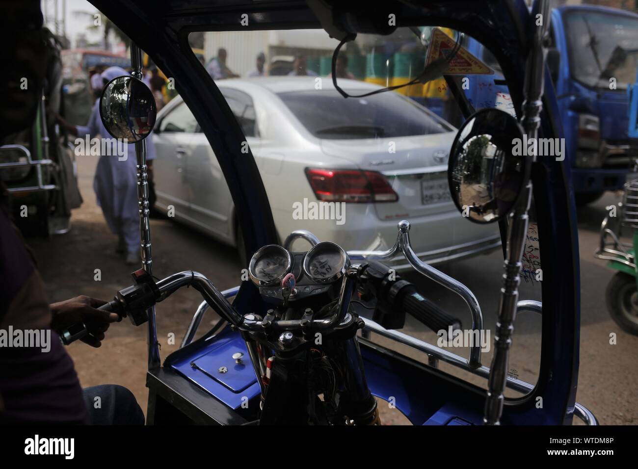 Auto rickshaw driver dhaka bangladesh hi-res stock photography and ...