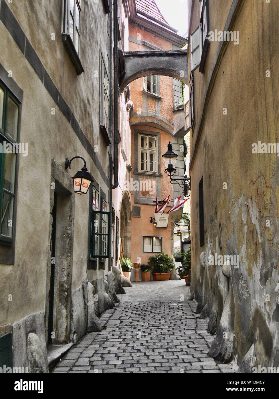Narrow alley old town hi-res stock photography and images - Alamy