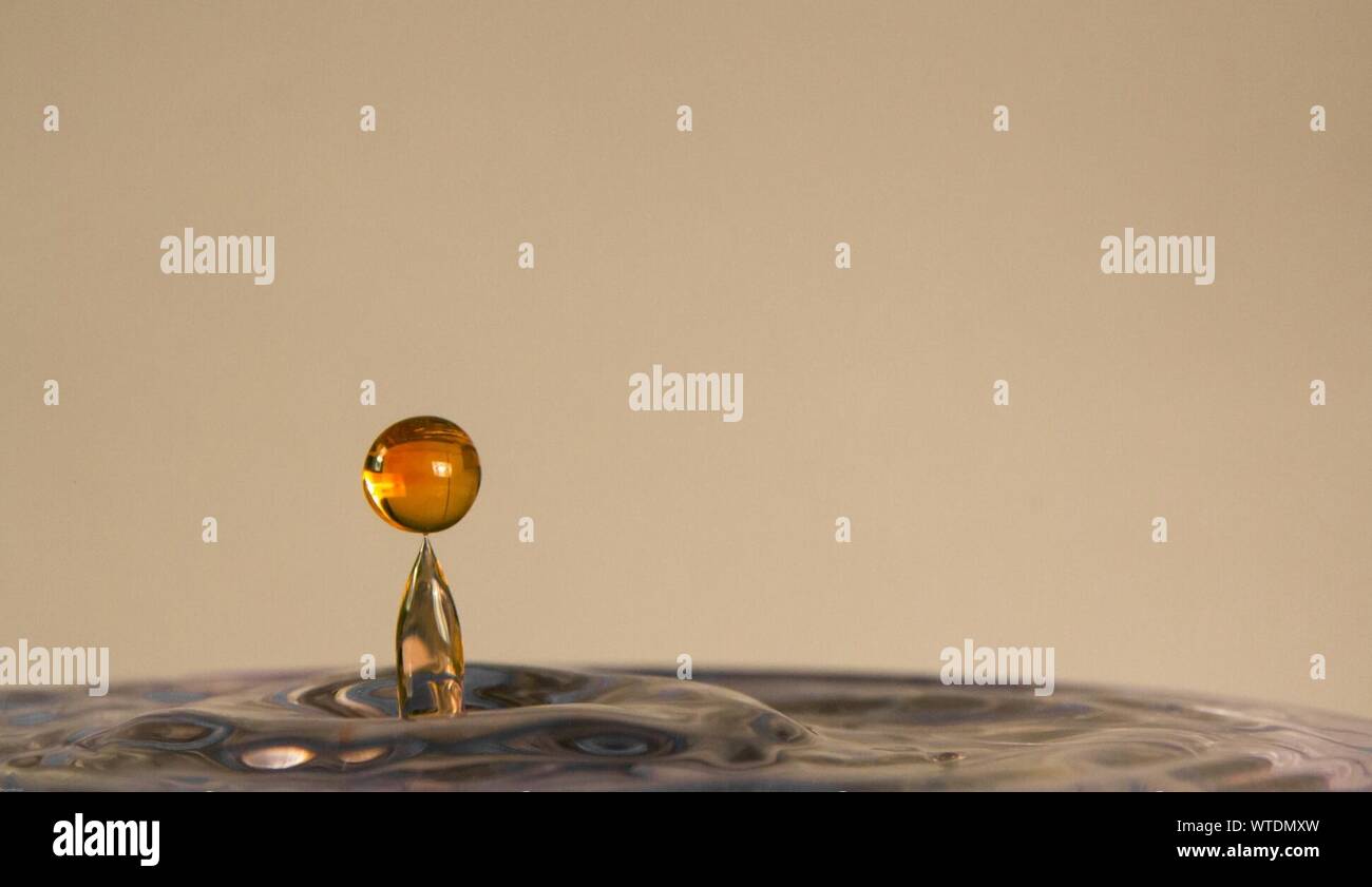 Ink falling hi-res stock photography and images - Alamy