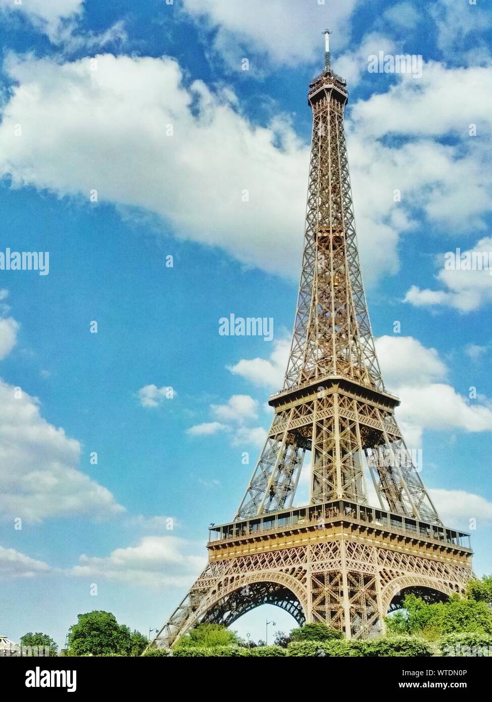 The eifel tower hi-res stock photography and images - Alamy