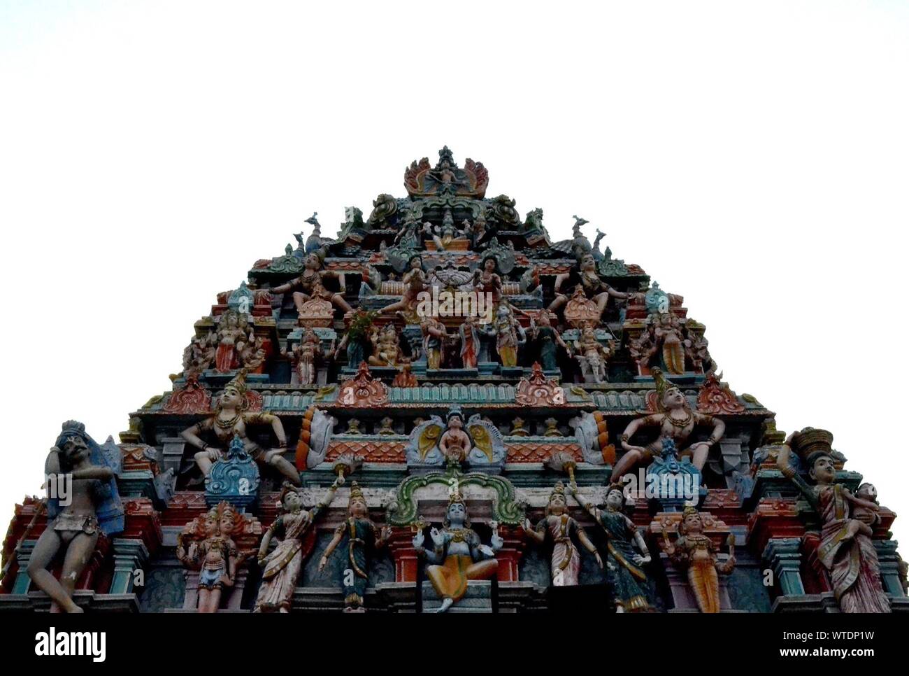 Hindu temple statues hi-res stock photography and images - Alamy