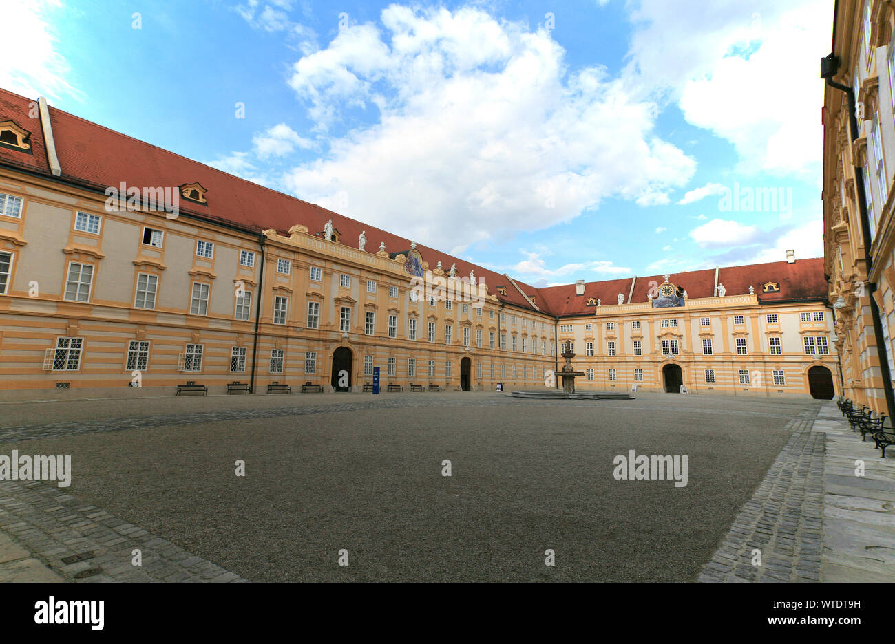 Abbey wall courtyard hi-res stock photography and images - Alamy